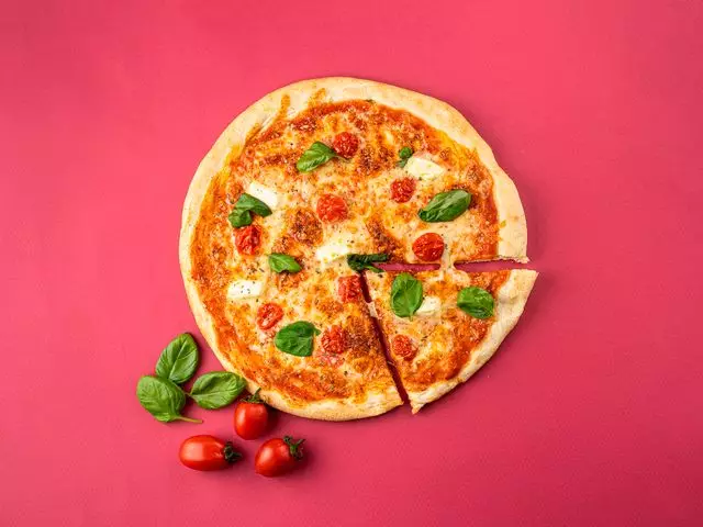 Jatetxe amerikar batek pizza zigarrak prestatzen ditu - "Etxetik kanpo janaria" ataleko berriak